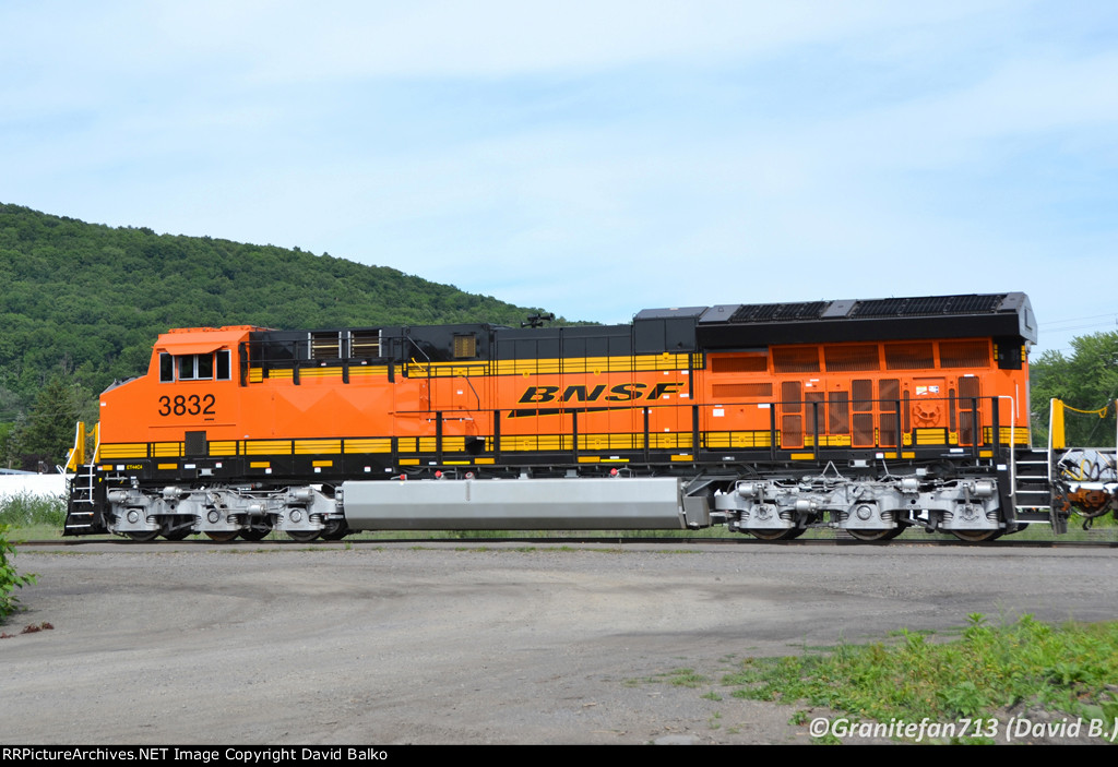BNSF 3832